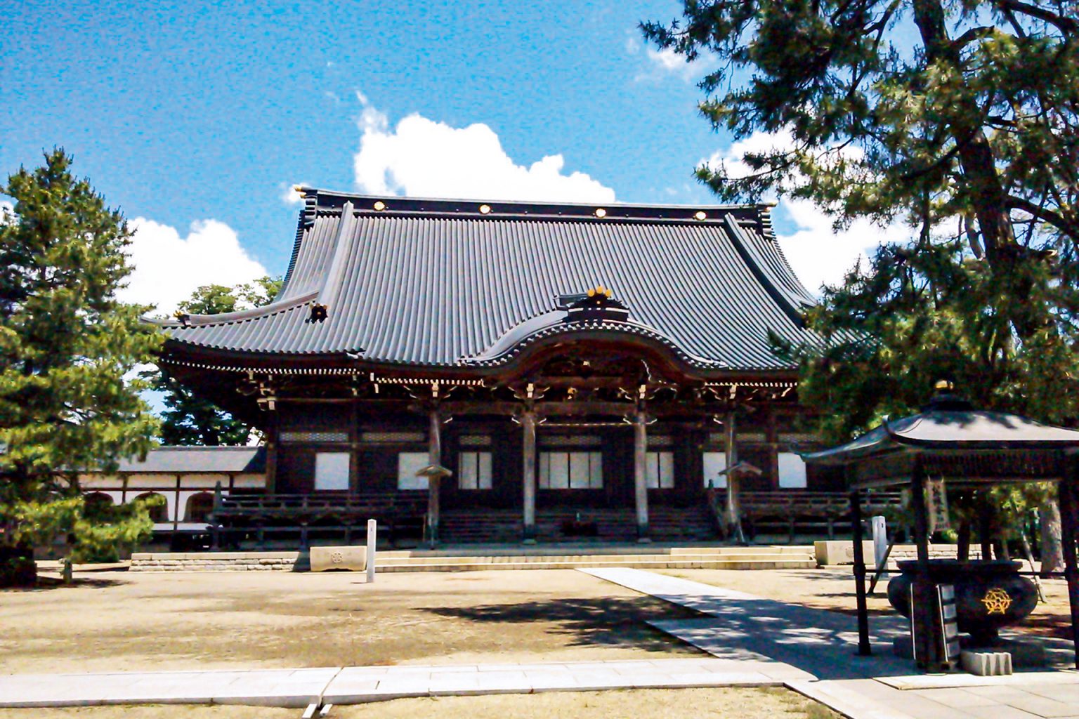 Honjoji Temple - Nine Must-do's in TSUBAMESANJO